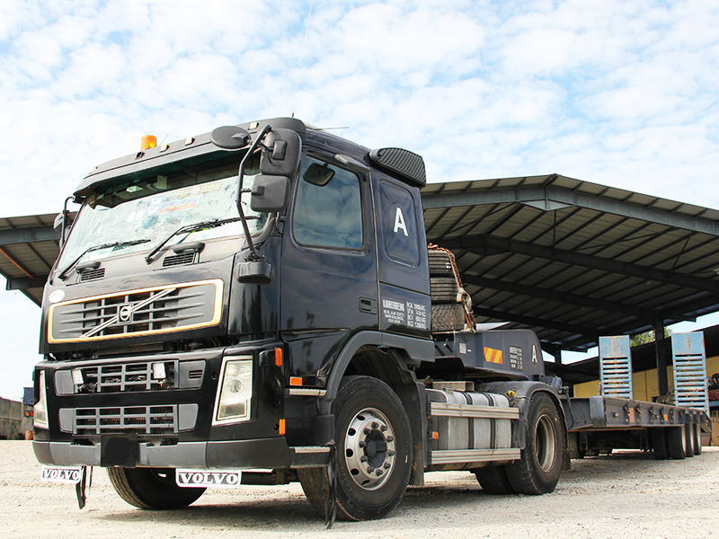 WL Machinery :: Lorry Crane Service Johor Bahru | Heavy Machinery ...